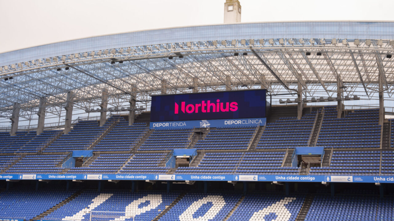 Northius reafirma su vínculo coruñés apoyando al RC Deportivo ...